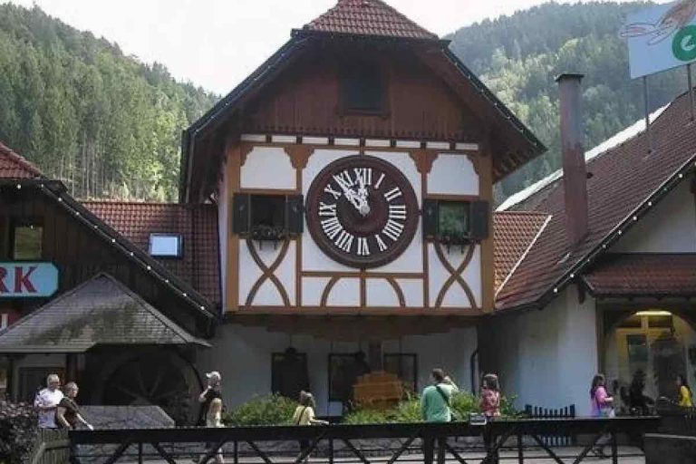 L'Orologio a Cucù più grande del mondo, si trova proprio qui
